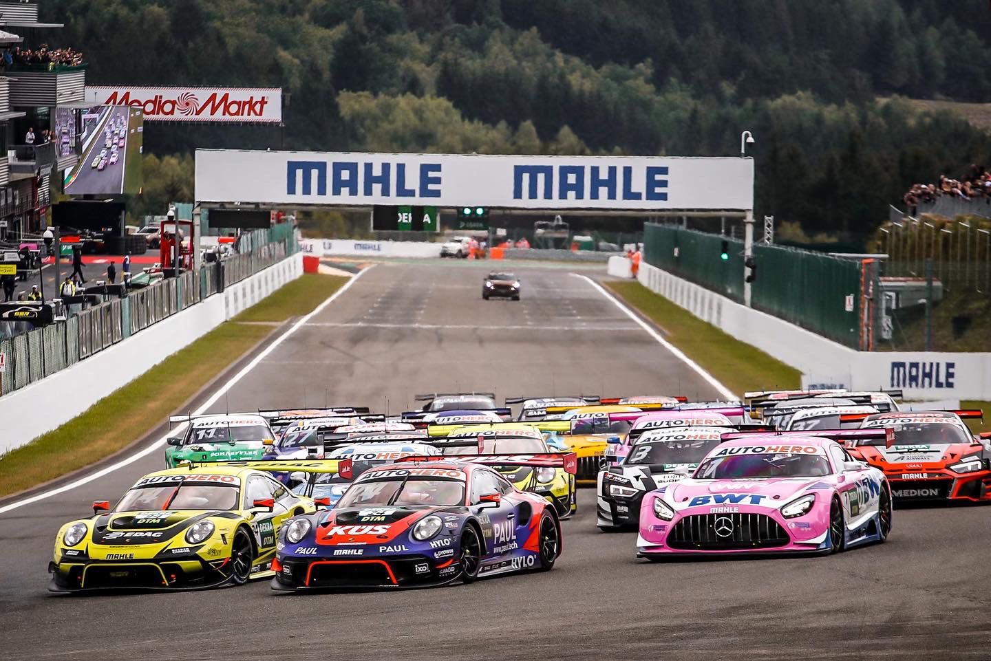 DTM – A Spa, Porsche e Ferrari 1-1: Sheldon van der Linde sempre più ...